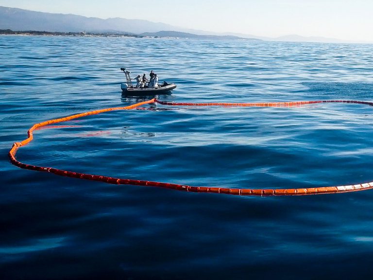 Harbo-Instant Boom Rapid Oil Spill Containment: HAR050 - HalenHardy